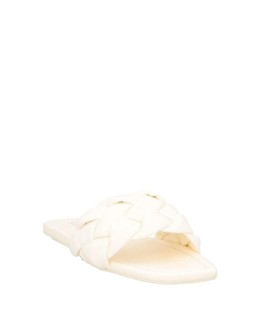 Stuart Weitzman Sandals in Natural | Lyst UK
