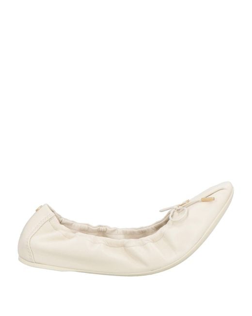 Ferragamo Ballerina Cream Ballet Flats Lambskin in Natural | Lyst