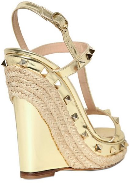 Valentino 125mm Rock Stud Metallic Calfskin Wedges in Beige (gold) | Lyst