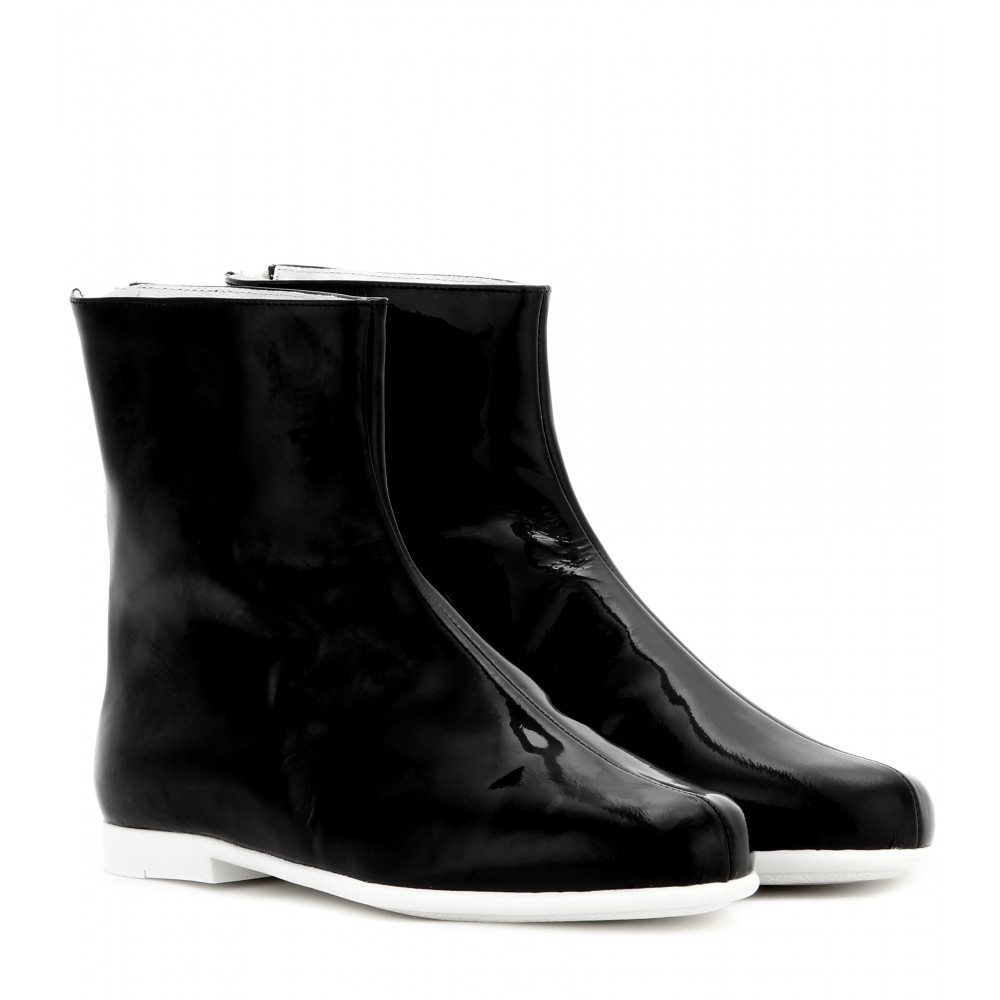 Courreges Patent Leather Ankle Boots in Black | Lyst