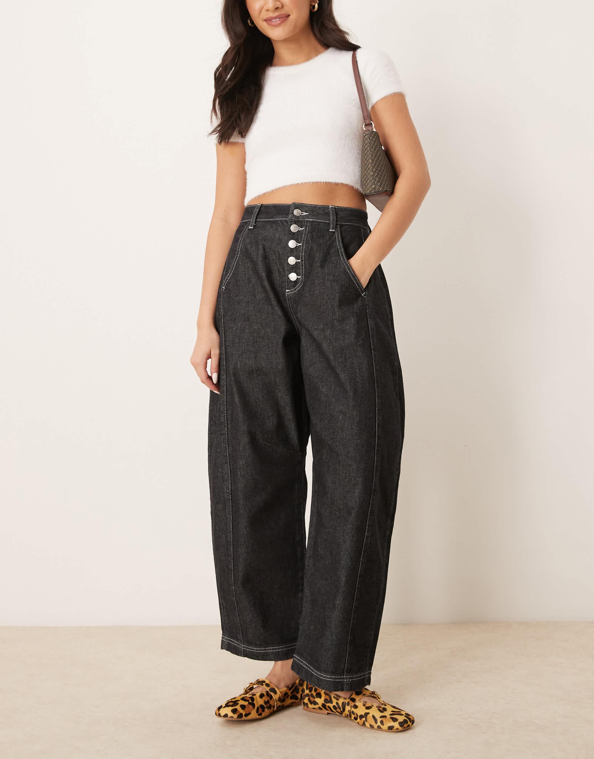 ASOS Cropped Barrel Leg Jean With Side Panel in Black | Lyst