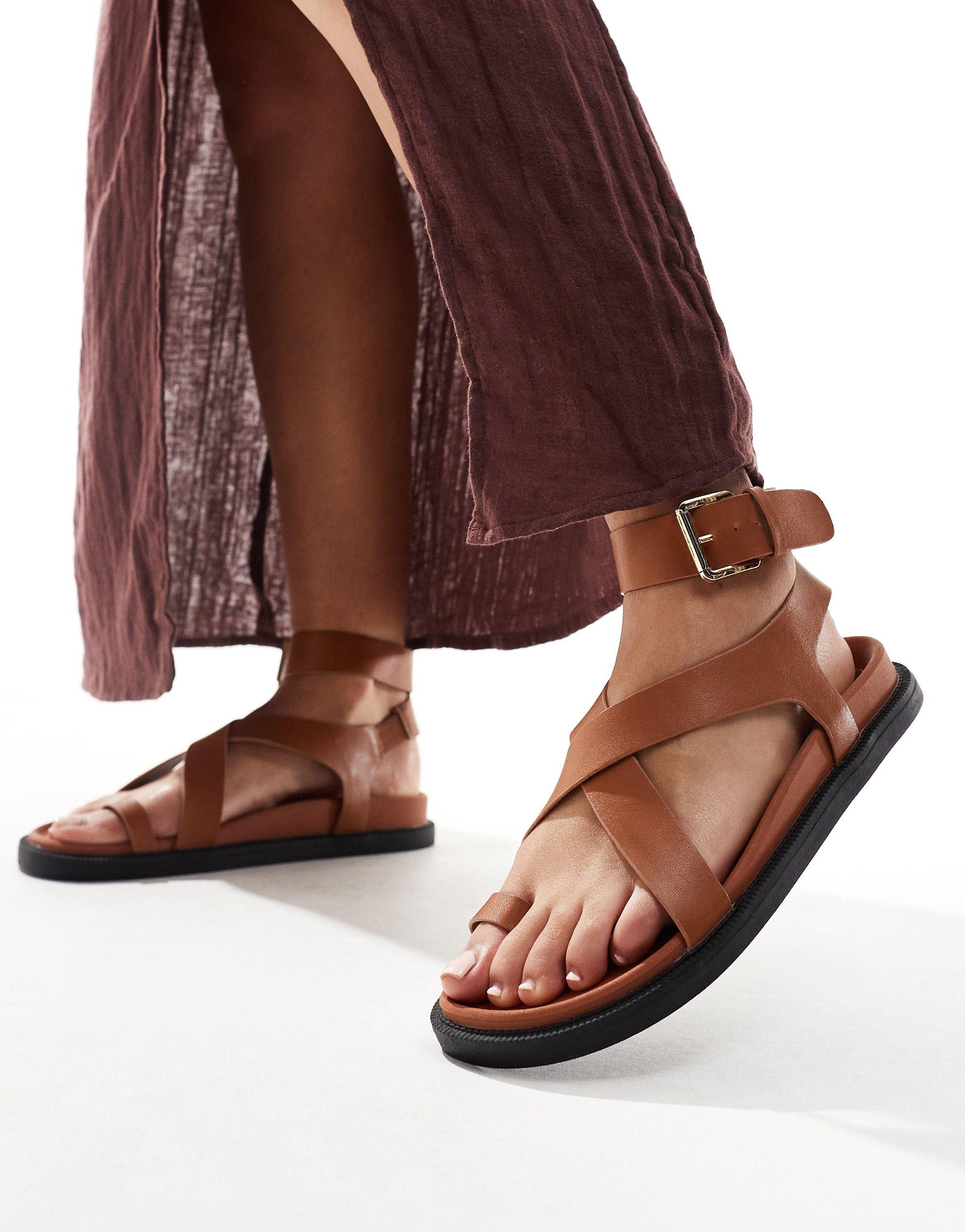 London Rebel Cross Strap Toe Loop Sandals in Brown | Lyst