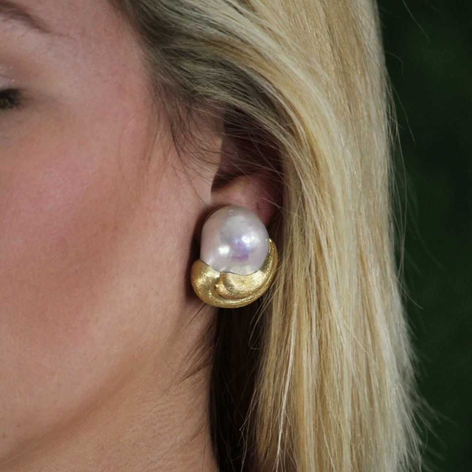 Lyst - Yvel Baroque Fresh Water Pearl Earrings in Metallic Lyst - Yvel Baroque Fresh Water Pearl Earrings in Metallic