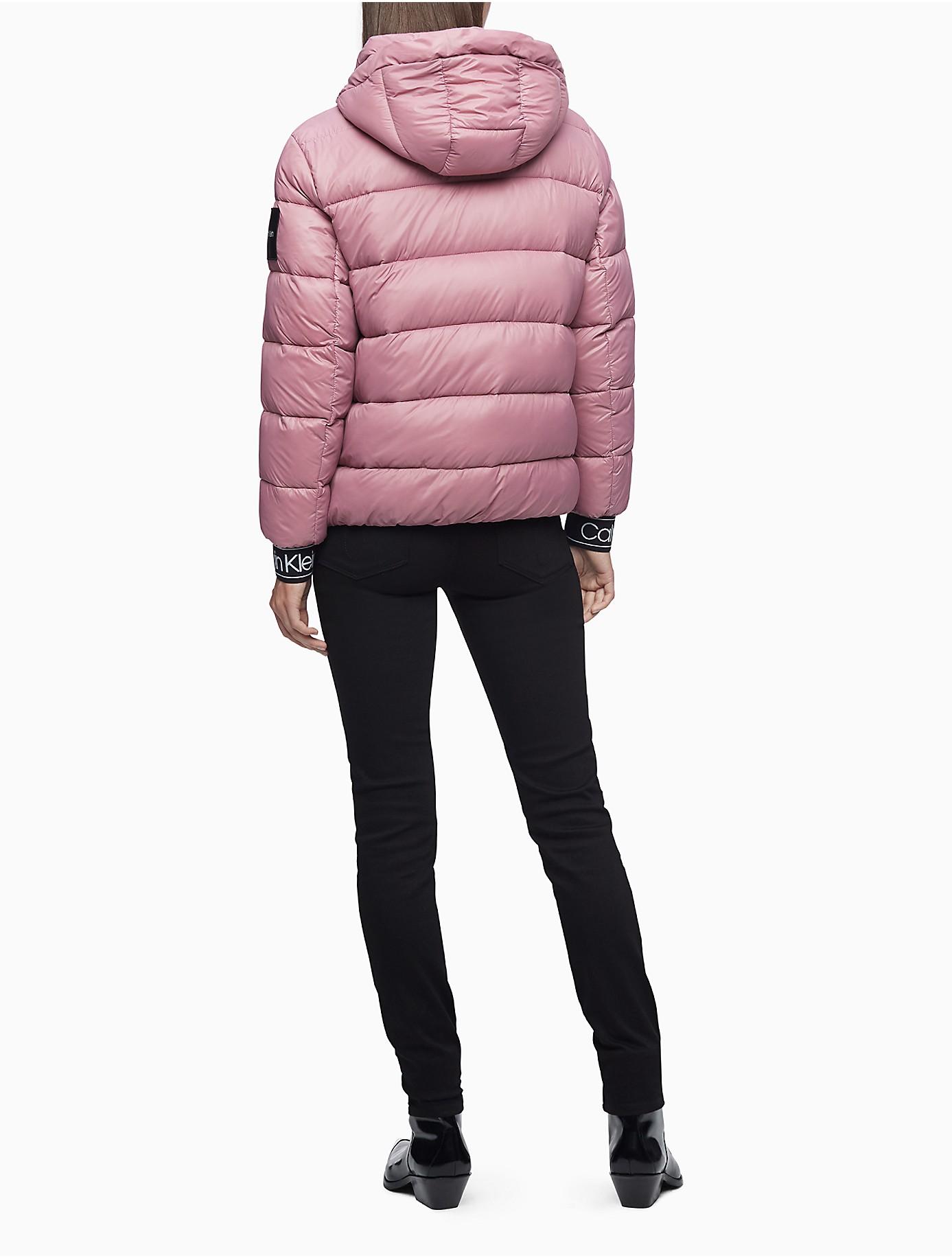 Calvin Klein Synthetic Logo Hooded Puffer Jacket in Rose (Pink) - Lyst