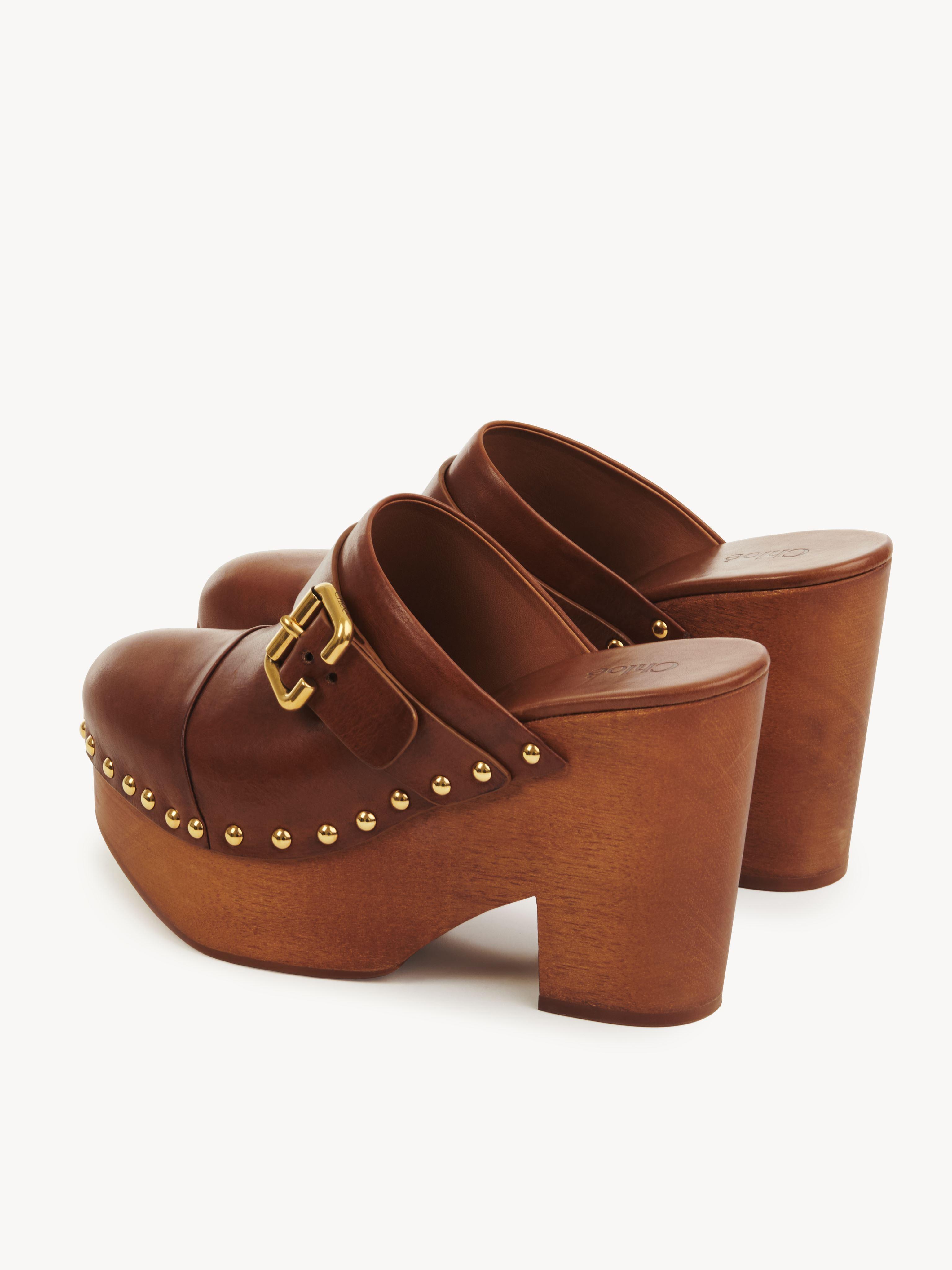 Chloé Jeannette Clog in Brown | Lyst