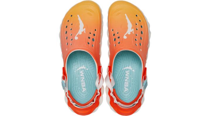 Crocs™ Wnba Echo Clog in Black | Lyst