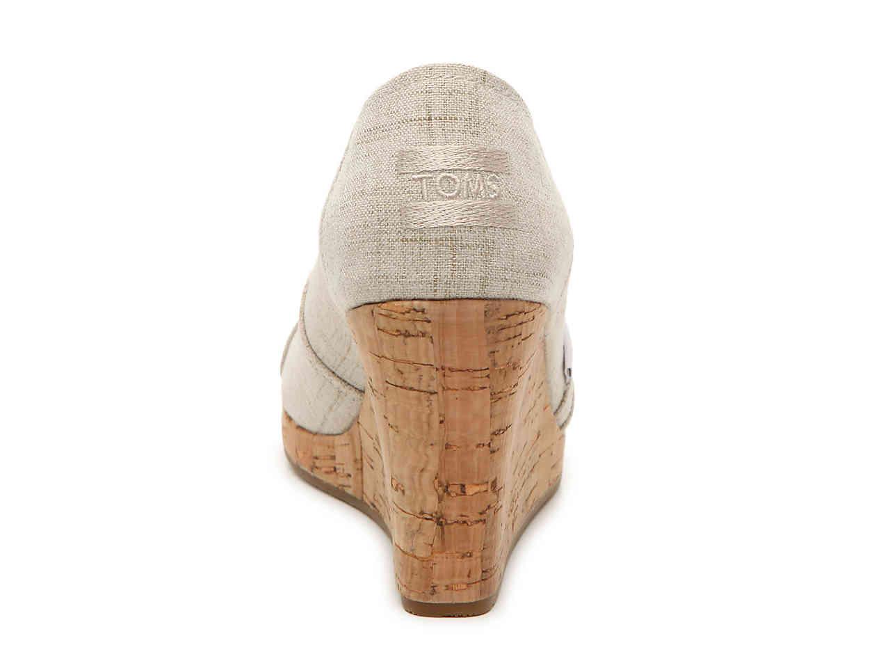 TOMS Canvas Classic Wedge Pump in Beige (Natural) - Lyst