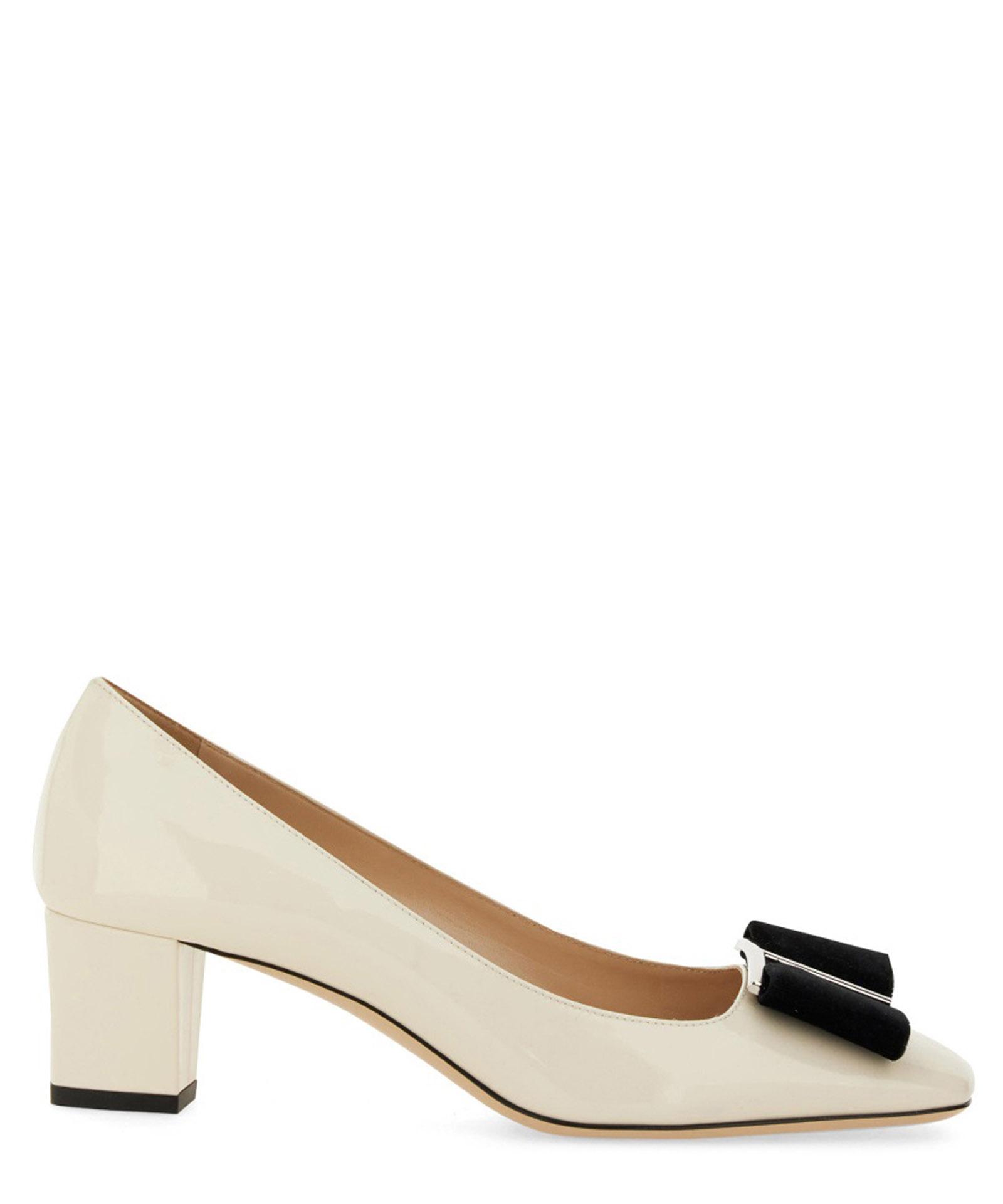 Tom Ford T-plaque Pumps in Natural | Lyst