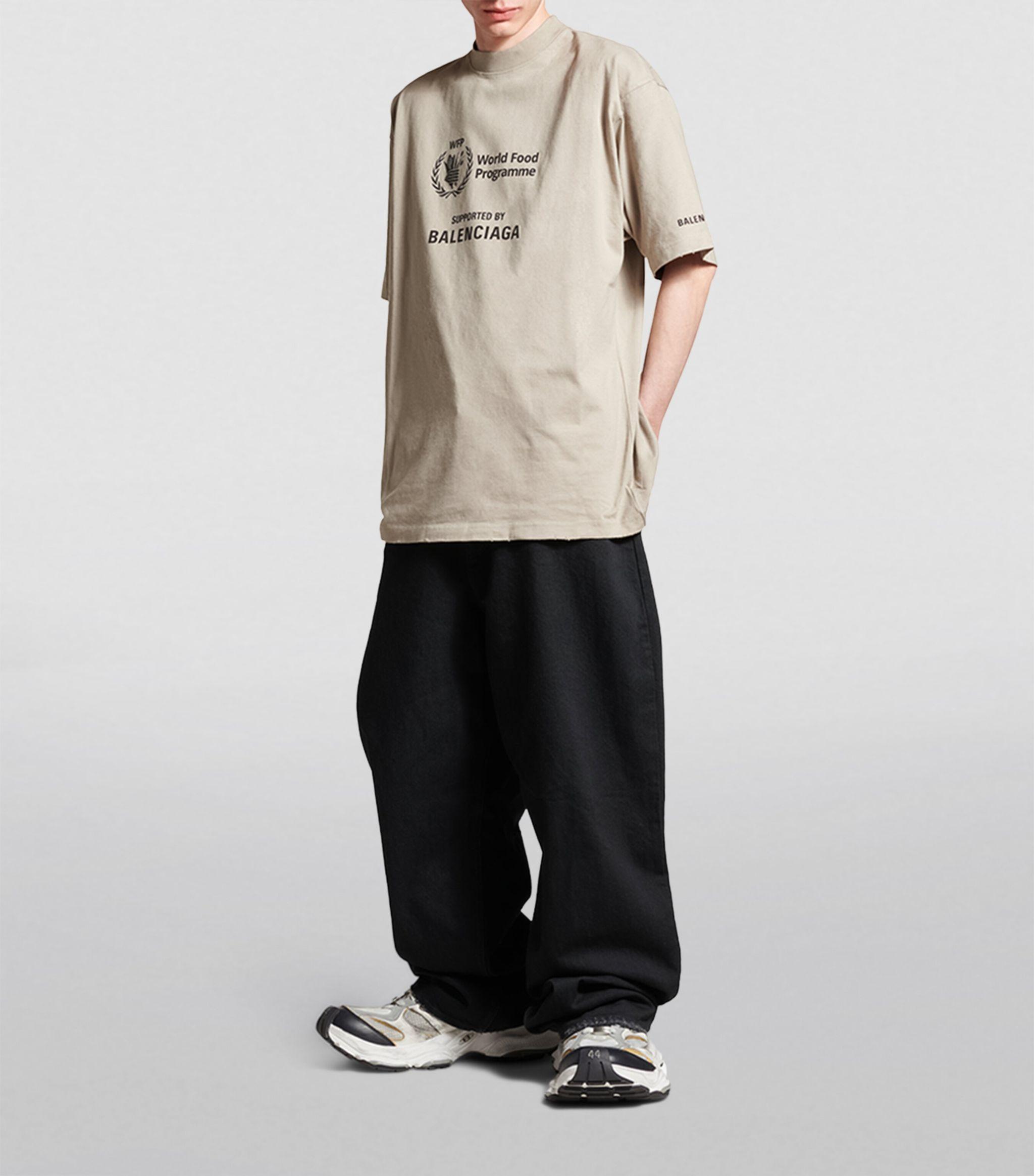 Balenciaga X World Food Programme Oversized T-shirt in Grey Balenciaga X World Food Programme Oversized T-shirt in Grey