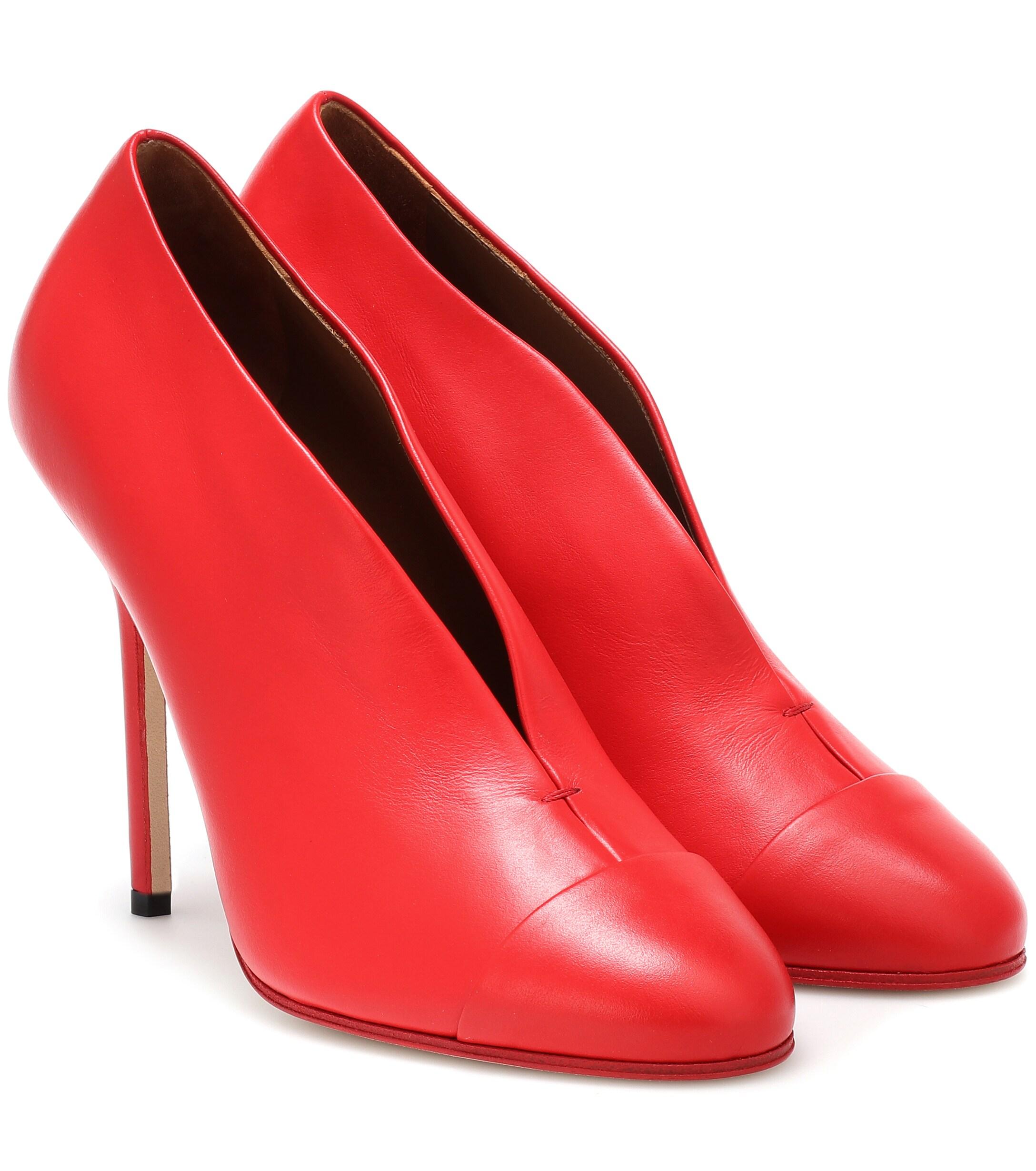 Victoria Beckham Refined Pin Leather Pumps in Poppy Red (Red) - Lyst
