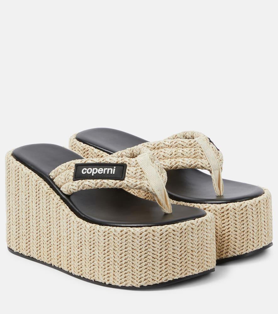 Coperni Raffia Platform Thong Sandals in White | Lyst