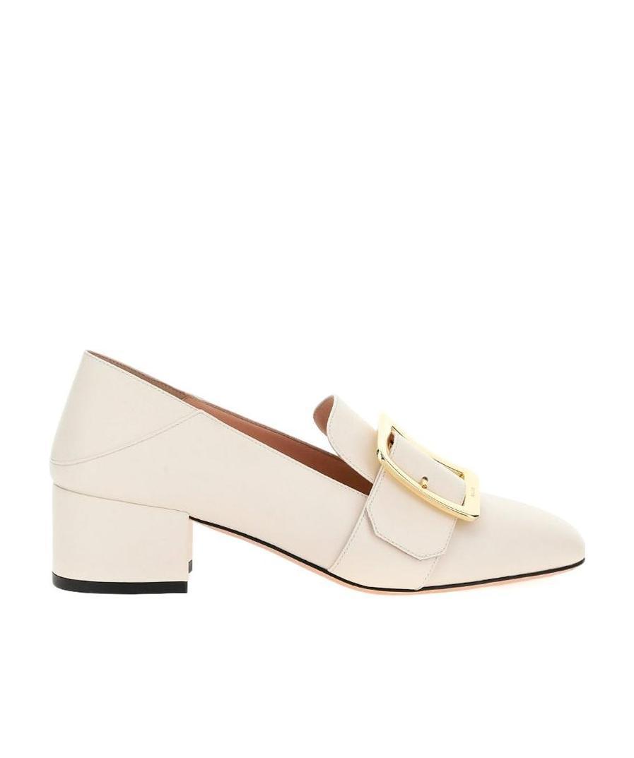 Bally Buckle-Embellished Leather Pumps in Natural | Lyst