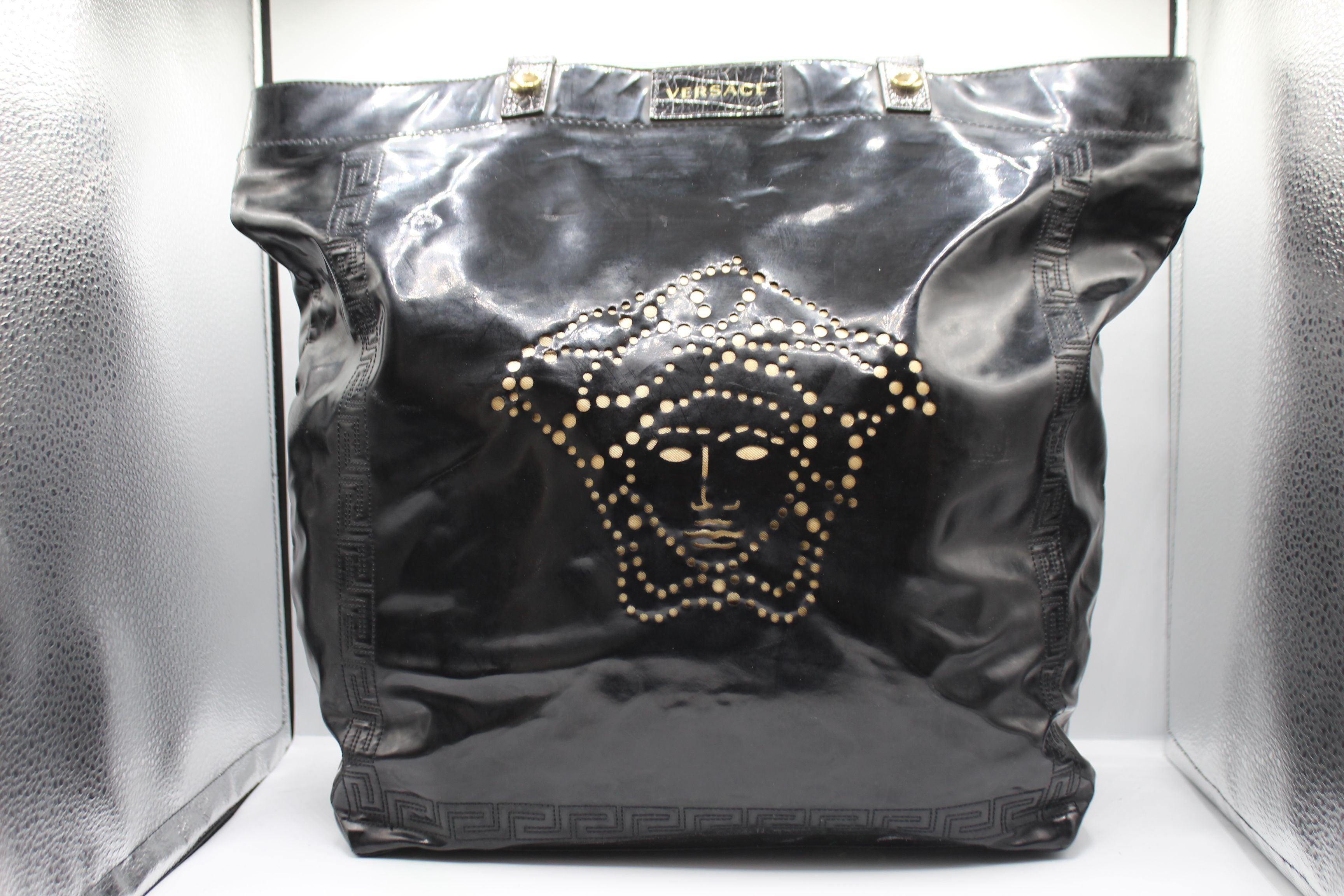 Versace Patent Leather Shoulder Bag in Black | Lyst