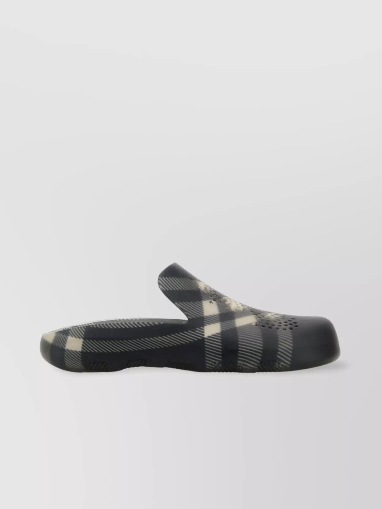 Burberry Checkered Stingray Slippers With Perforated Design for Men | Lyst