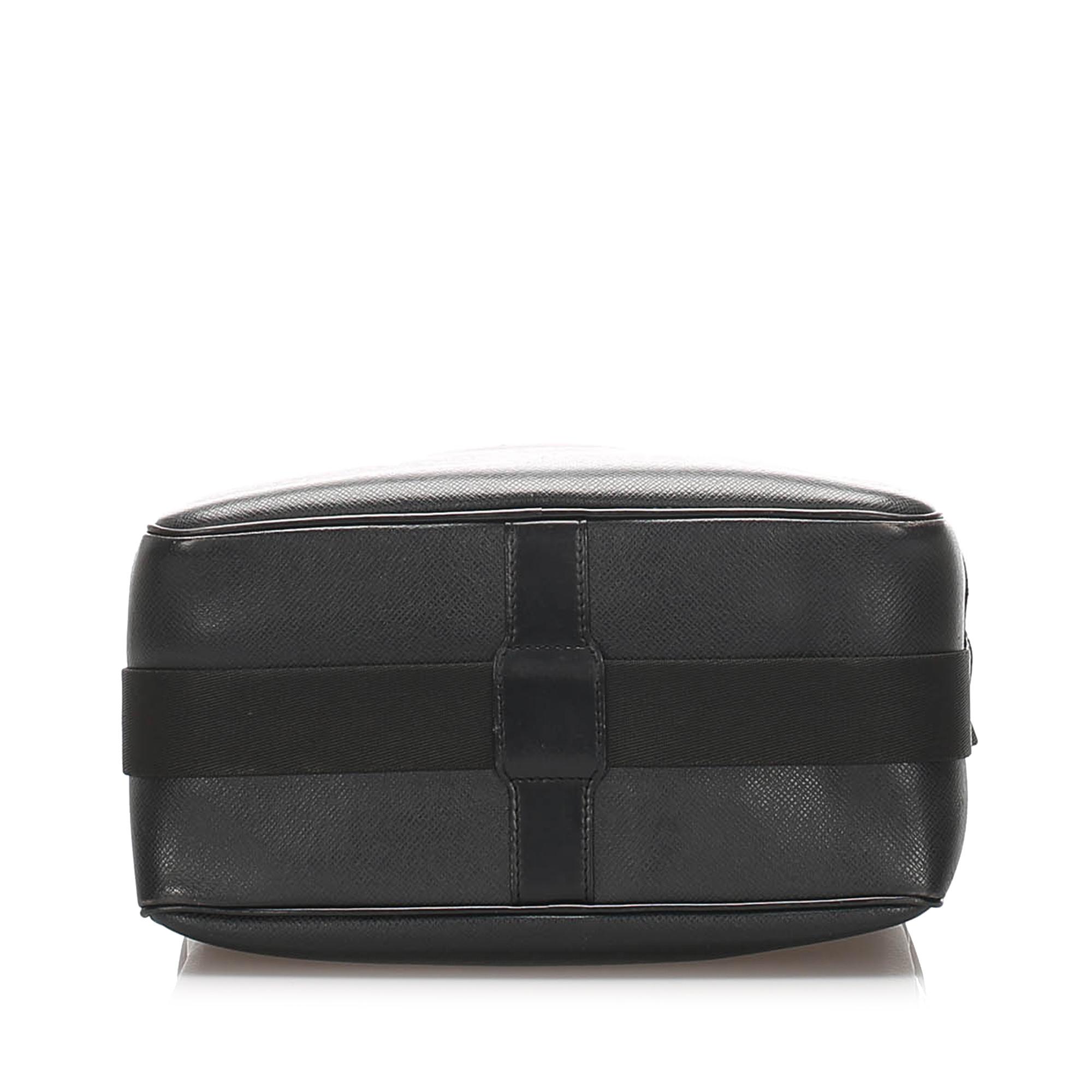 Louis Vuitton Taiga Reporter Bag Leather | Paul Smith
