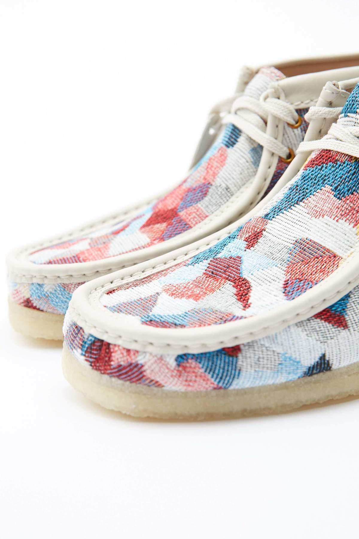 Sale > clarks wallabee woven multicolor boot > in stock