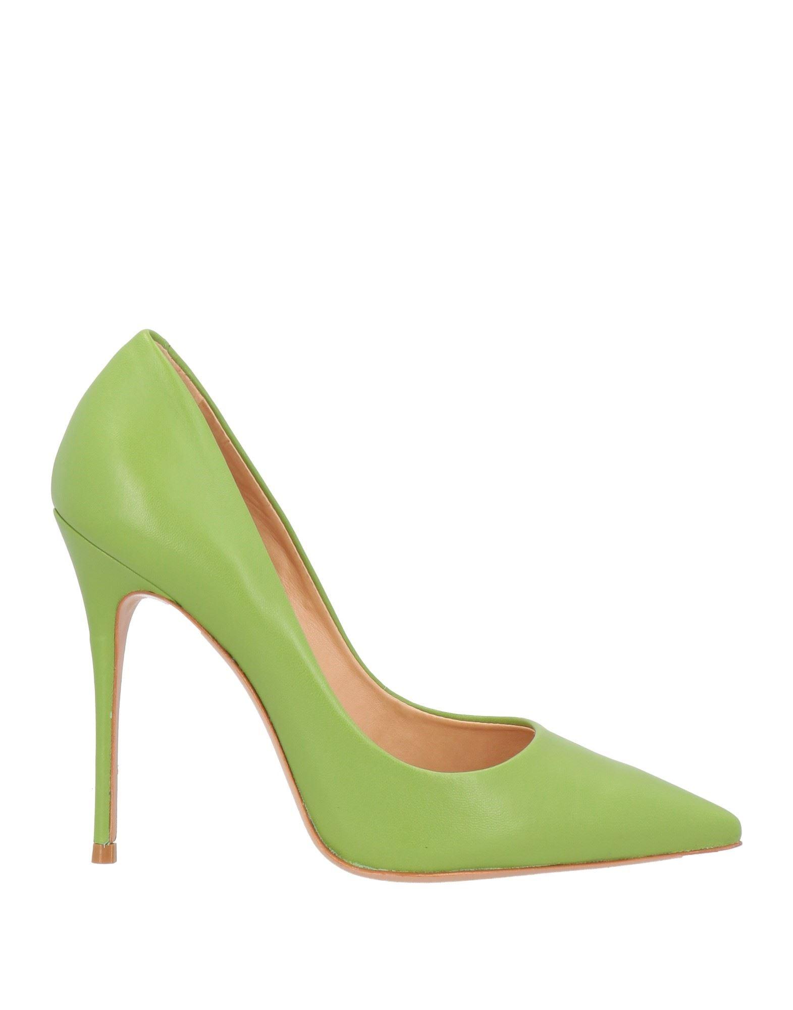 Carrano Pumps in Green | Lyst
